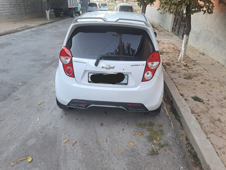 Spark kraskasi on taraf oldi orqa krloda petno bor moshina yaxshi