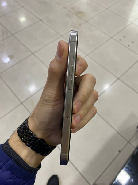 I phone 15 pro natural 256 gb