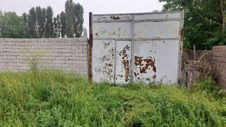 Продаётся участок в г. Ахангаран