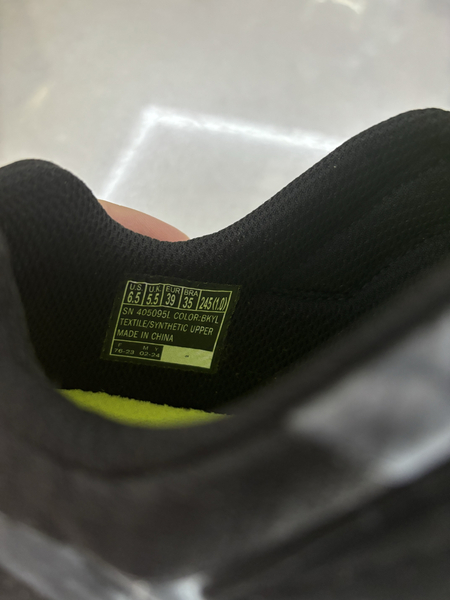 Срочно продам skechers кроссовка для 12-13 лет