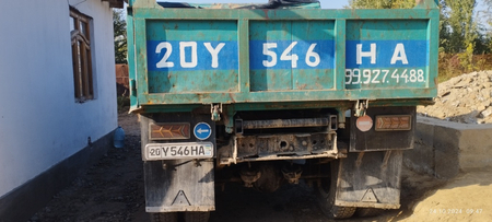 Zil sotiladi srochni yengil mashinaga barter qilaman