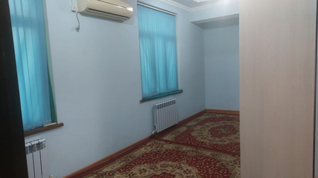 Dom sotiladi 138 kv Orom bozor atrofi