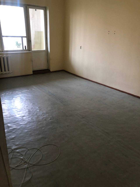 Юнусабад-18, кирпич 77 серия, 3/3/4 без ремонта 70 м²