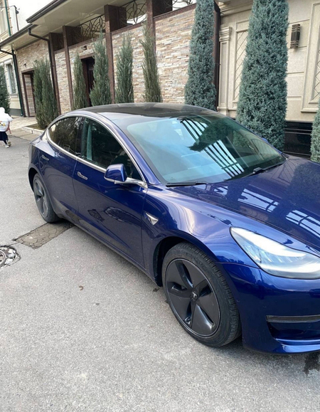 Срочно продам Tesla model 3