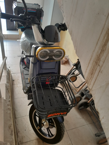 Elektro skuter bonvi sotiladi Yangi xaydalmagan.