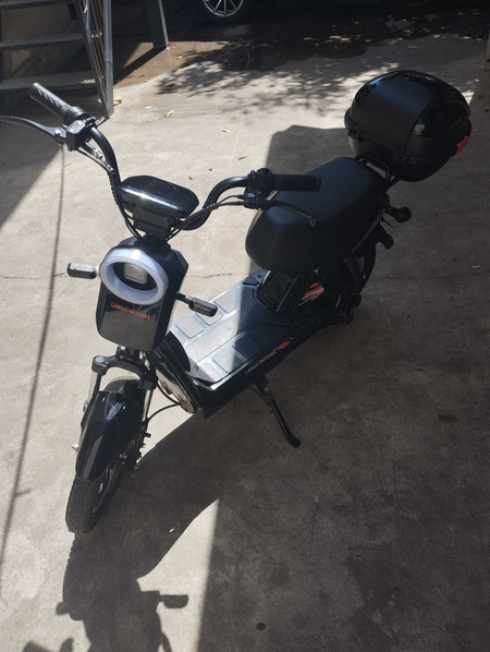 Electric Skuter Largo Motors