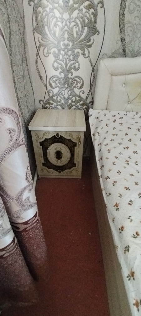 Белый спальний гарнитур