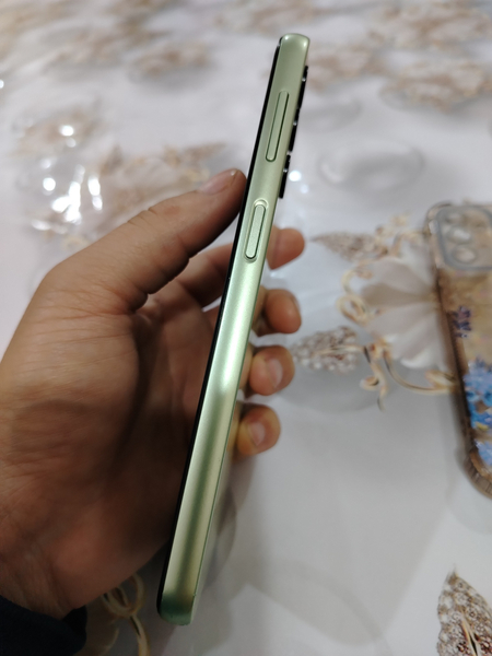 Samsung A24 sotiladi.