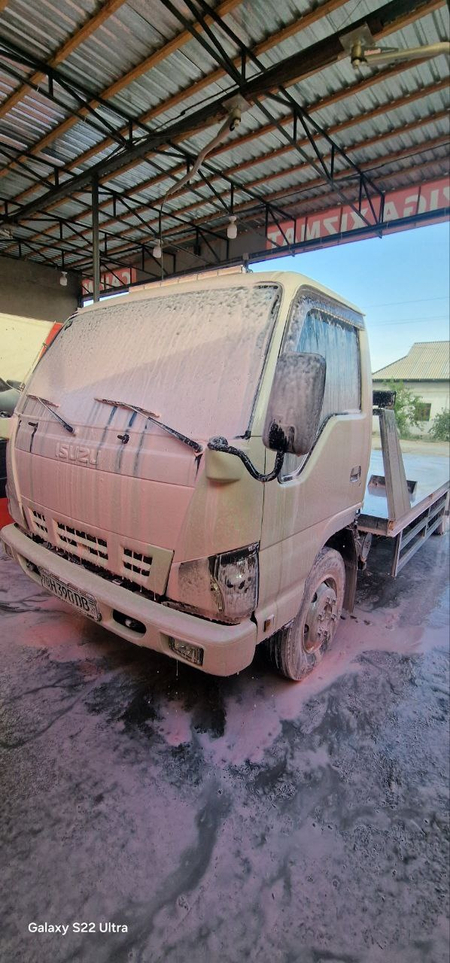 Isuzu evakuator traller