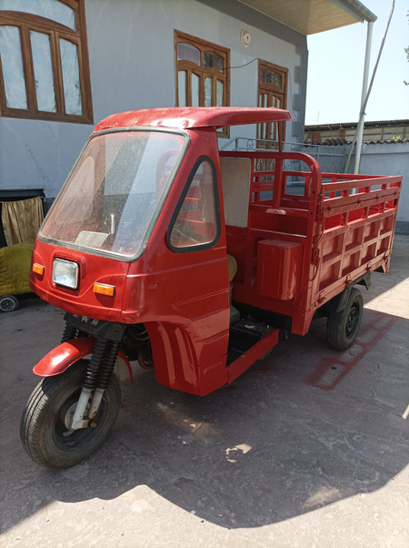 Motoroller sotiladi