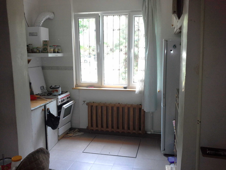 Продам 2-комн квартиру на метро Туркистон