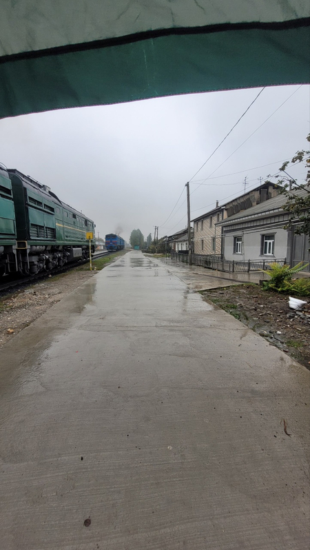 Уй йер срочна сотилади.