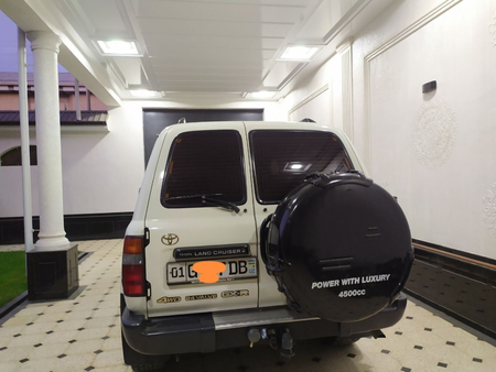 Tayota Land Cruiser