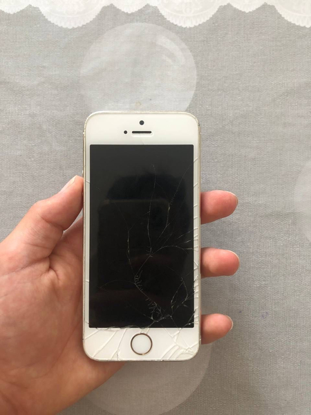IPhone 5s  16gb цвет Gold