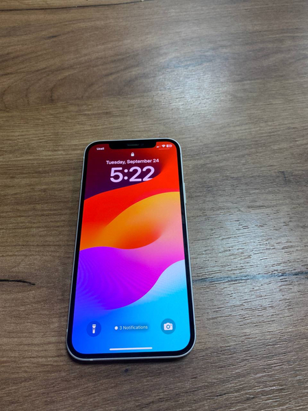 iPhone 12 B/U. Apple