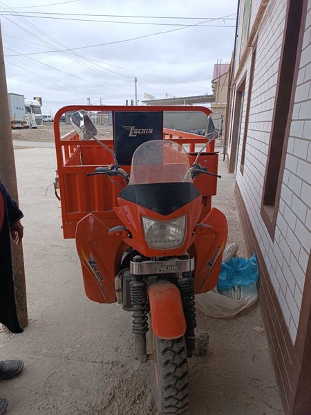 Lochin Mototsikl sotiladi