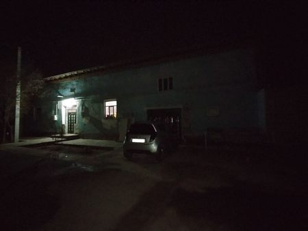 Янгиарик туман марказида барча кулайликларга эга ховли-жой сотилади.