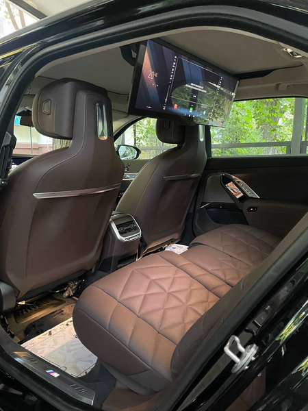 BMW I7 e-Drive 50L (салон 60L)