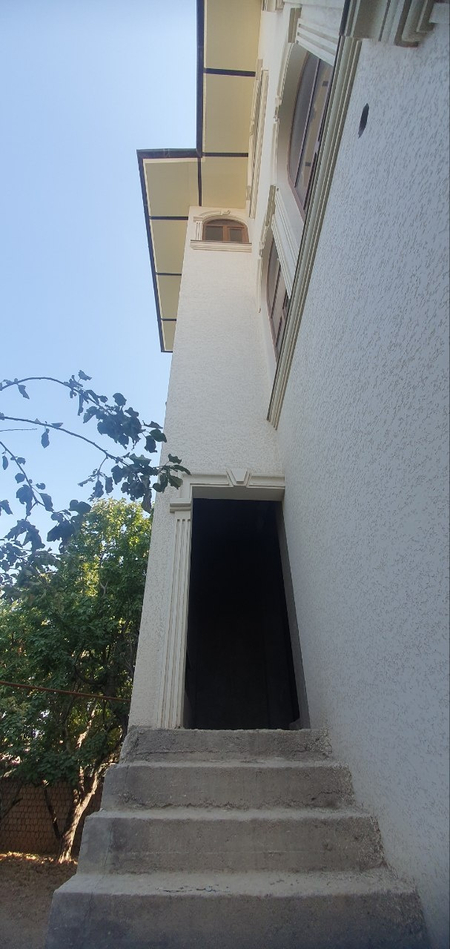 180 ва 170 м² жой ижарага