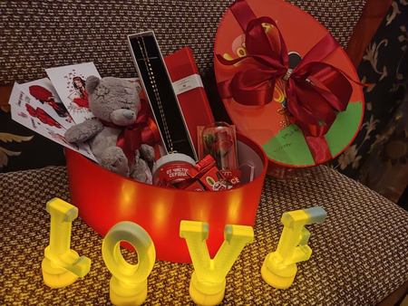 Самый необычный,вкусный,яркий и приятный подарок для девушек Love is