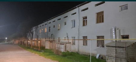 Квартира, дом сотилади пишкан гиштан курилган 1 этажда жойлашкан