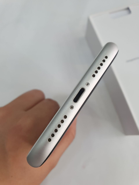 Iphone Xr sotiladi