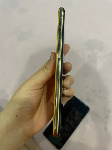 Oppo reno 8t  xolati yangi