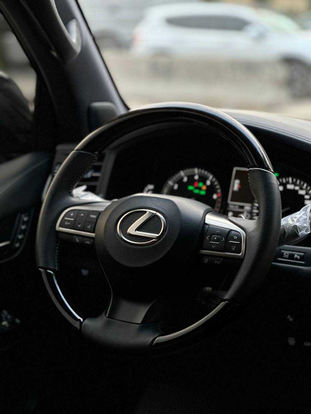 Lexus LX 570 Автомобиль в идеальном состоянии