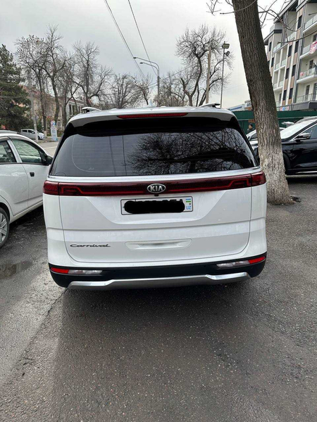 Kia Carnival Lux full