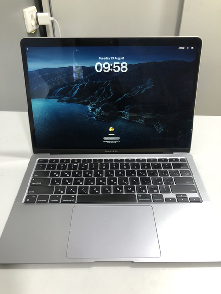 Macbook Air m1 8/256 ssd 13.3 inch