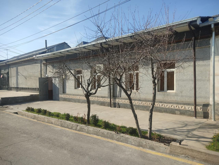 Yunsobod bobodehqonda uy sotiladi 4.2sutu 200000$min
