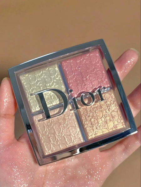Продаётся оригинальная палетка от Dior. Оттенок 004. В наличии.