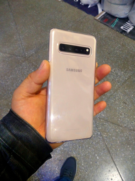 Samsung Galaxy S10 Plus 5G yangi xolatda ideal garantiya bilan sotaman