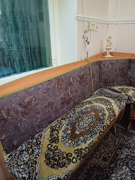 Уголок б/у в хорошем состояни
