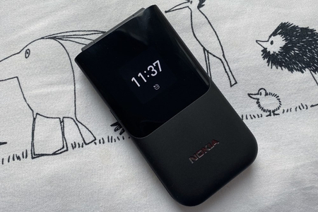 Новый Nokia Flip 2720 хорошее качество.