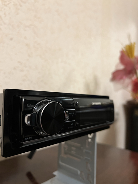 Pioneer Carrozzeria DEH-970 Professionalniy magnitafon sotiladi.