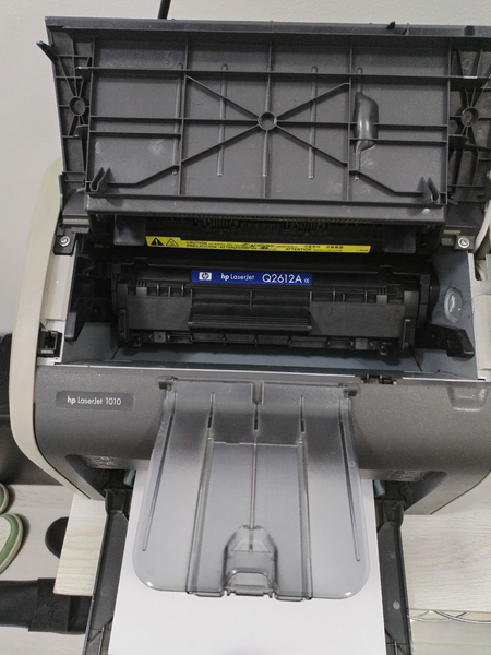 Продам принтер hp1010 в идеальном состоянии