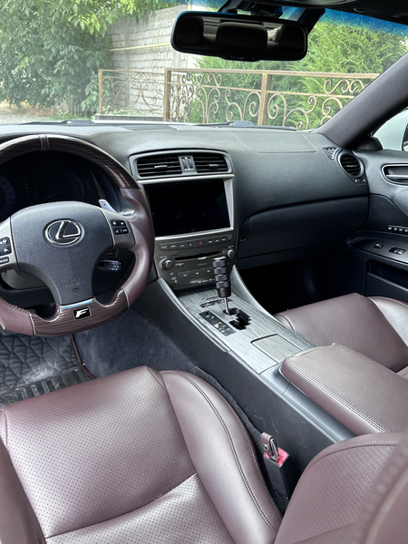 Продаю Lexus is 300 в отличном состоянии