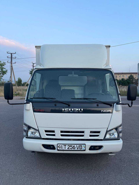 Isuzu 2022 yil 145000 yurgan Xolati a'lo
