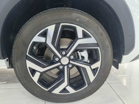 JAC JS8 7 seats crossover 2024 y