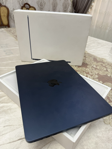 Macbook air 13-inch 8/256gb m3 blue идеал холат