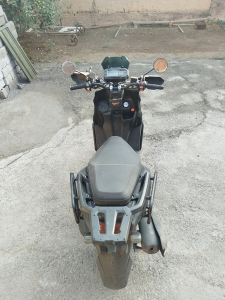 Tank skuter qora 90km tezligi 8000 yurgan