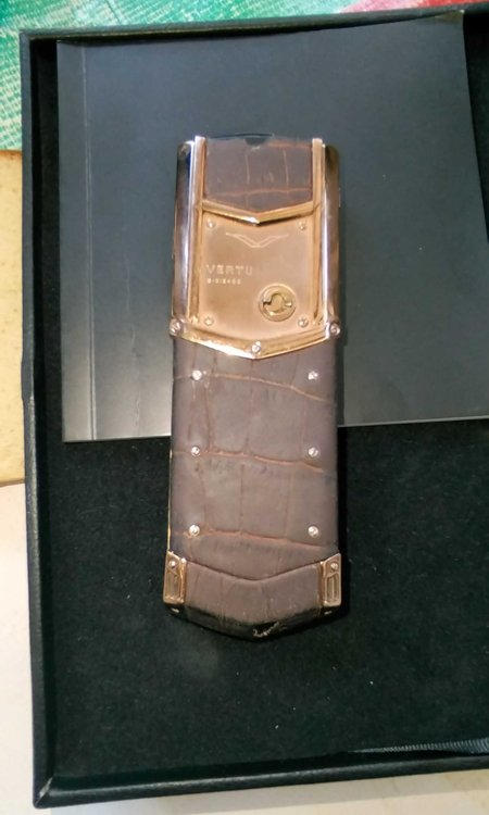 Vertu телефон модел  S-012400
