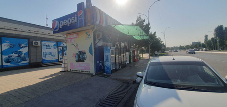 Yurib  turgan magazin ichidagi tovarlari va jixozlari sotiladi. Tayyor