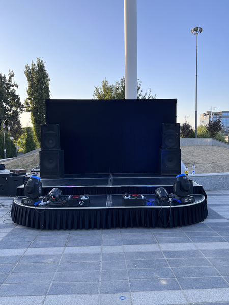 Sozanda xonanda ansanbil orkestr sahna svetomuzika dim  beam