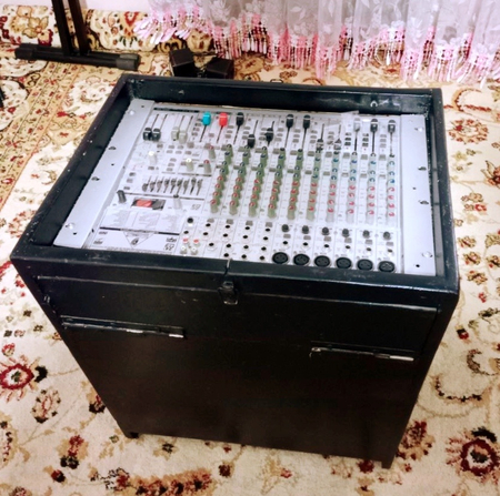 Behringer  UB 1832 FX-PRO pult miksher sotiladi.