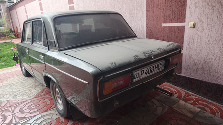 Jiguli 1996 yil 21*06 matori 03, karobkasi 5 tali, gazi bor sotiladi