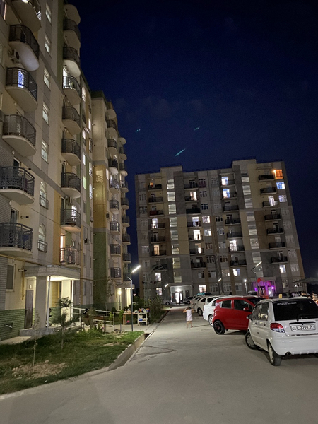 Продаётся 3 ком-я квартира. Чирчик 2 микрорайон застройщик Голден Хаус