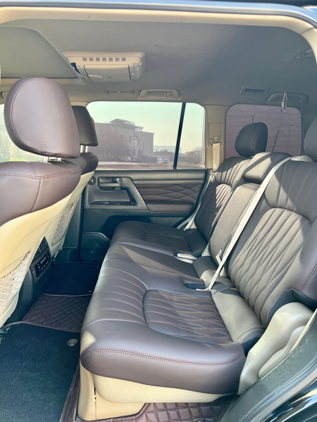 Toyota land cruiser 300 srochna sotiladi..