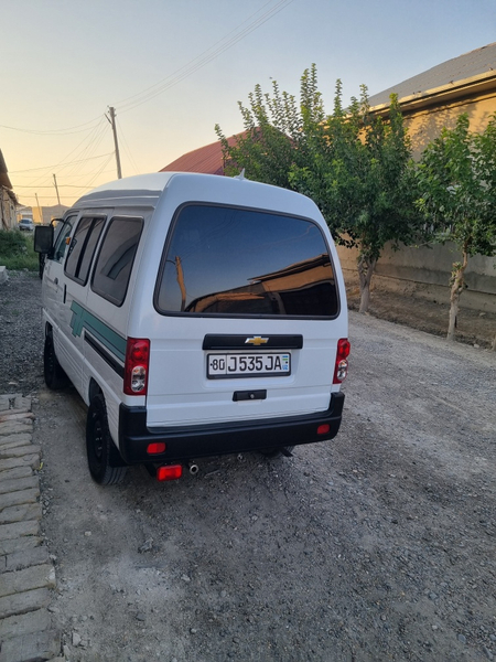 Avtomobil Damas deluxe